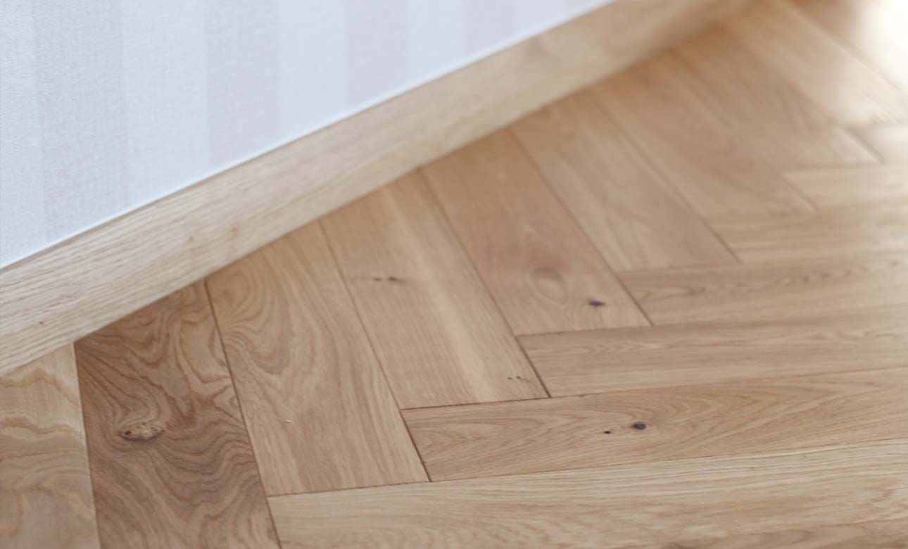 Herringbone floor - classic, timeless and... romantic.